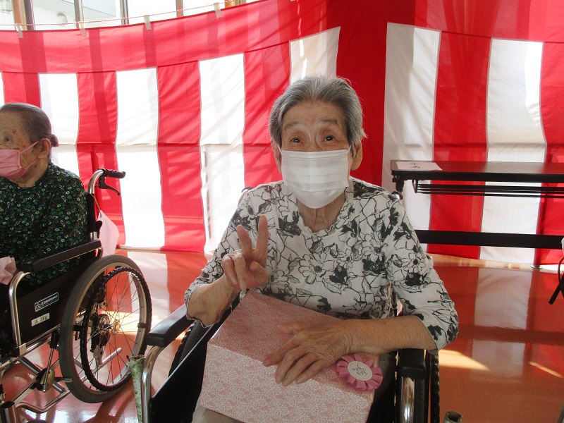 〔にじ・せせらぎの郷〕敬老会 ～ユニット職員掲載～｜ぬくもりの里あおえ - 特別養護老人ホーム